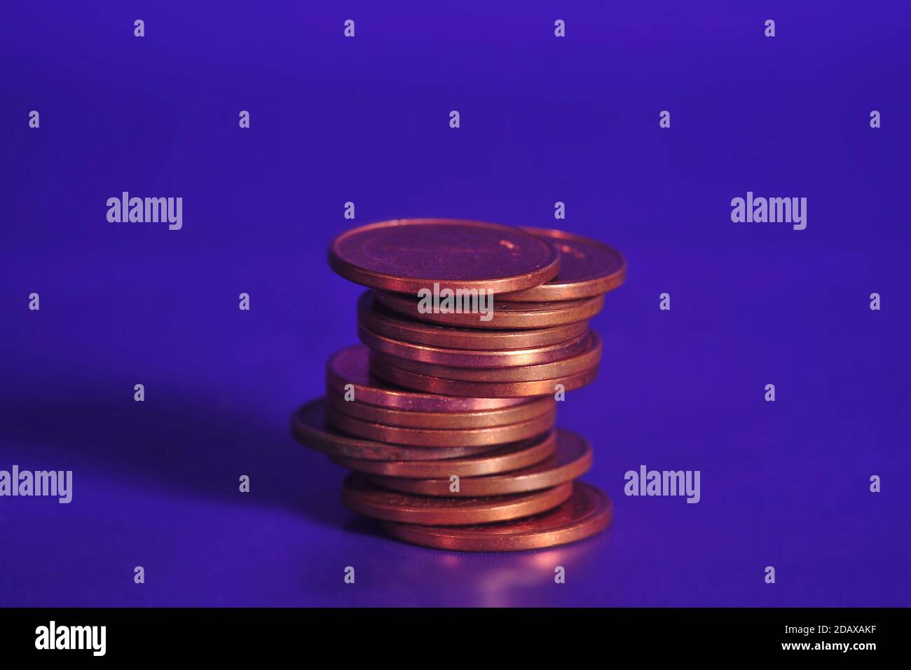 Gold coins plain hi-res stock photography and images - Alamy