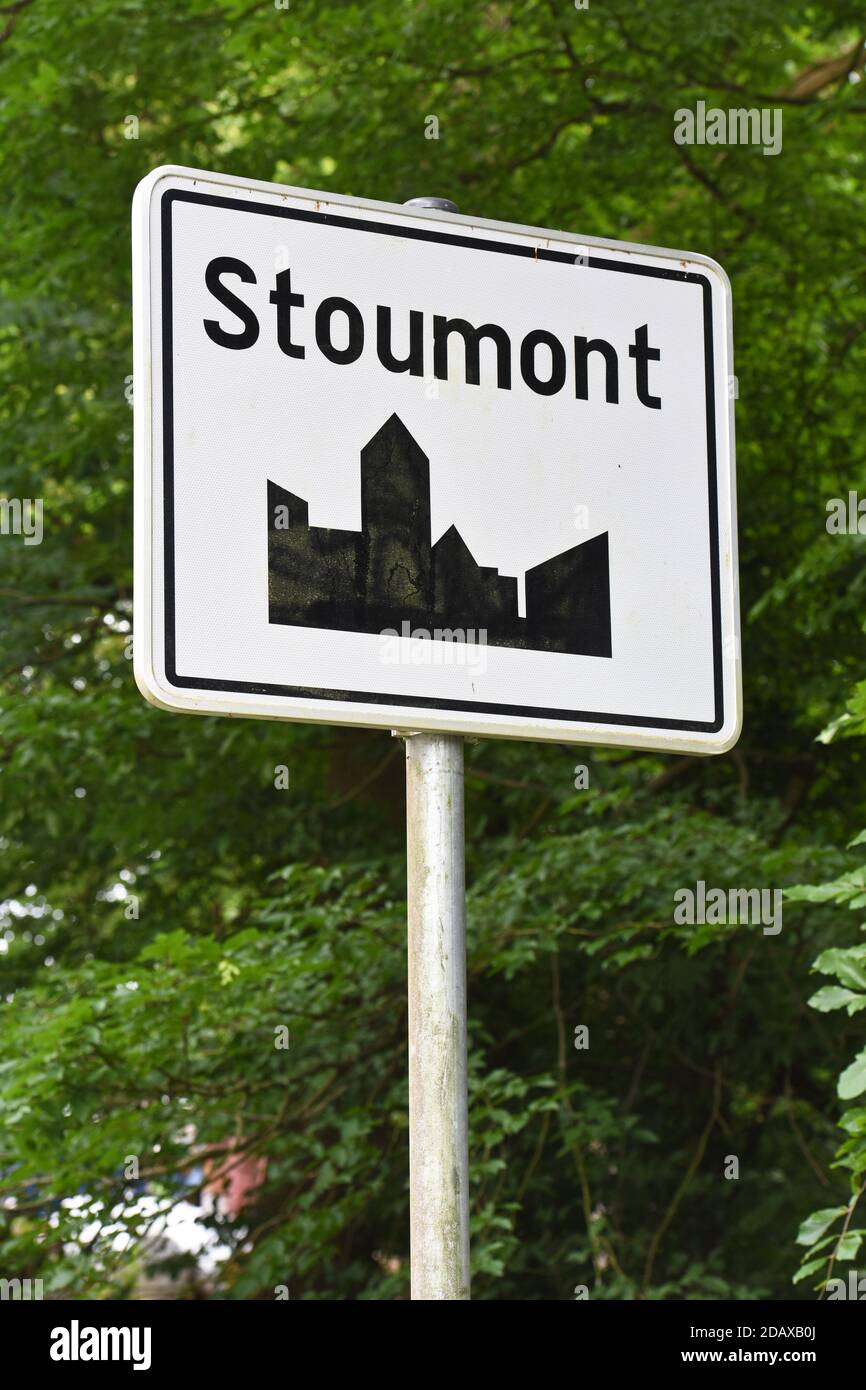 Illustration shows the name of the Stoumont municipality on a road sign ...
