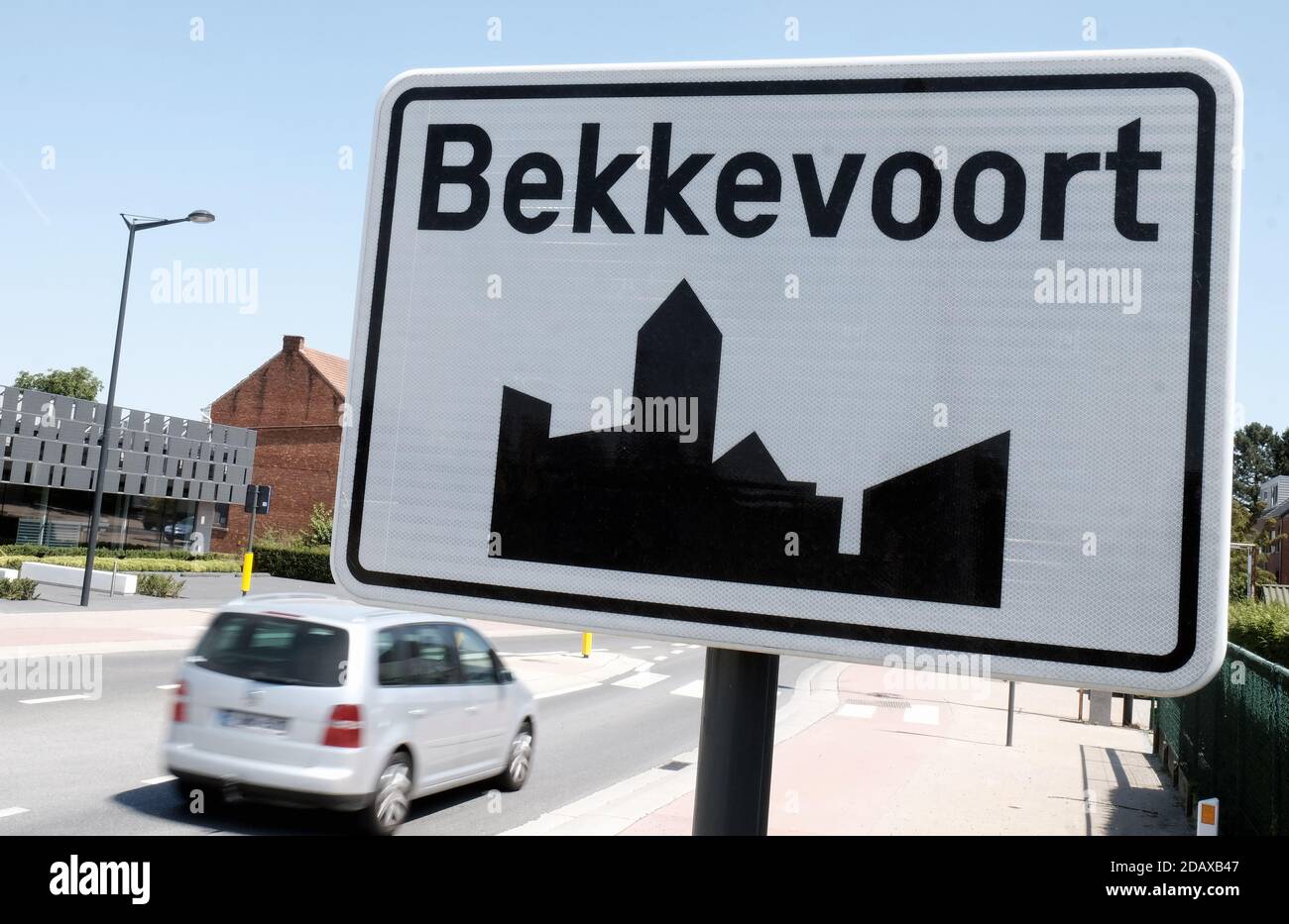 Illustration shows the name of the Bekkevoort municipality on a road ...