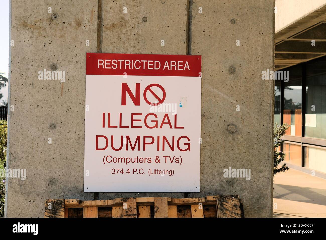 Illegal dumping of computers hi-res stock photography and images - Alamy