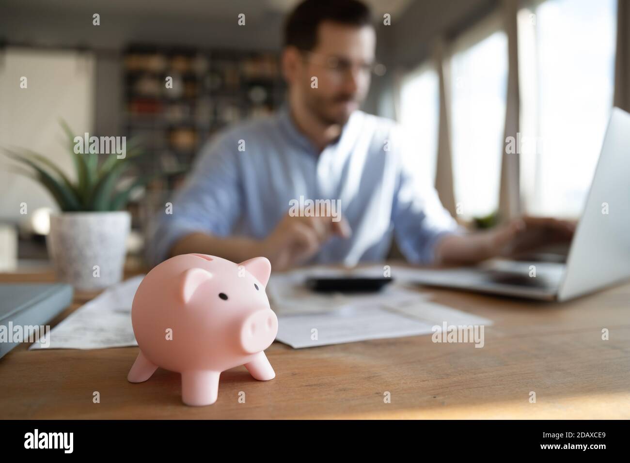 Calculates bill hi-res stock photography and images - Alamy
