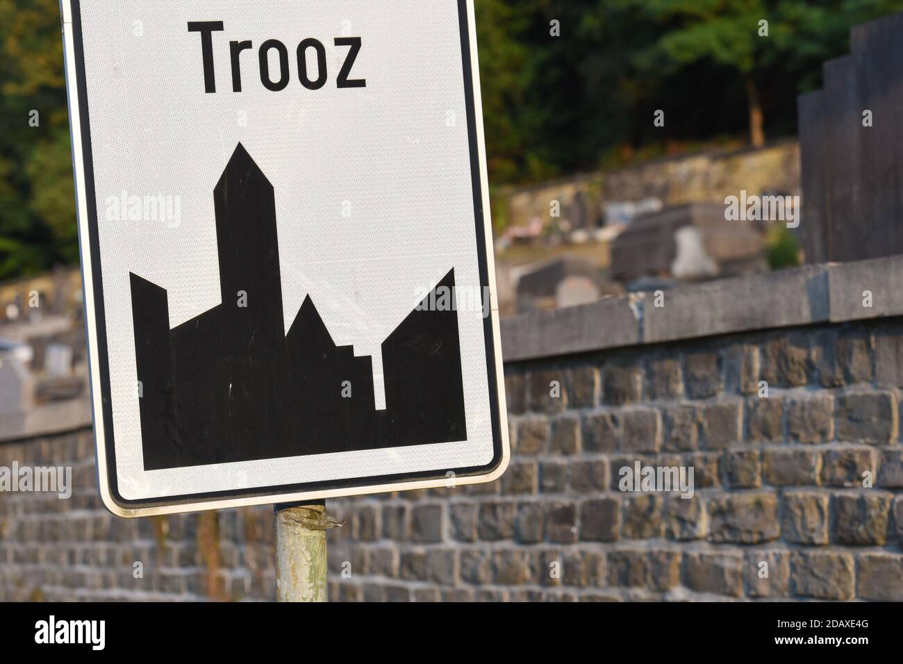 Illustration shows the name of the Trooz municipality on a road sign ...