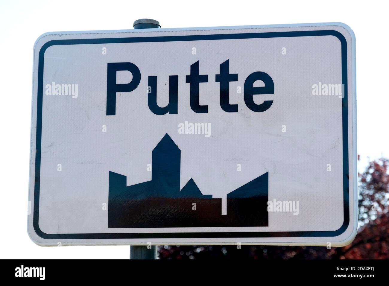 Illustration shows the name of the Putte municipality on a road sign ...