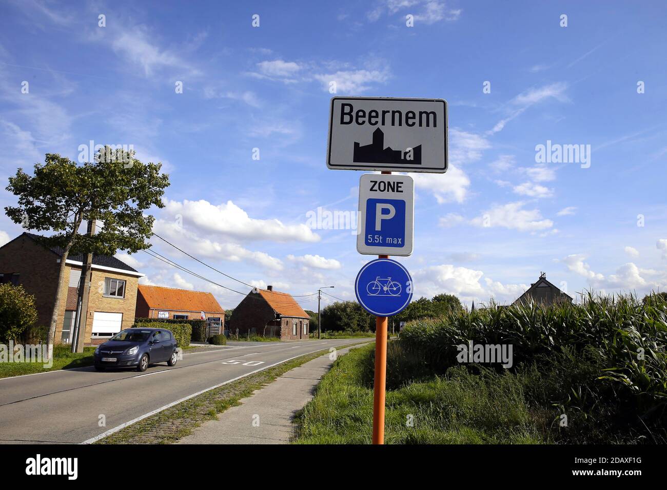 Illustration shows the name of the Beernem municipality on a road sign ...
