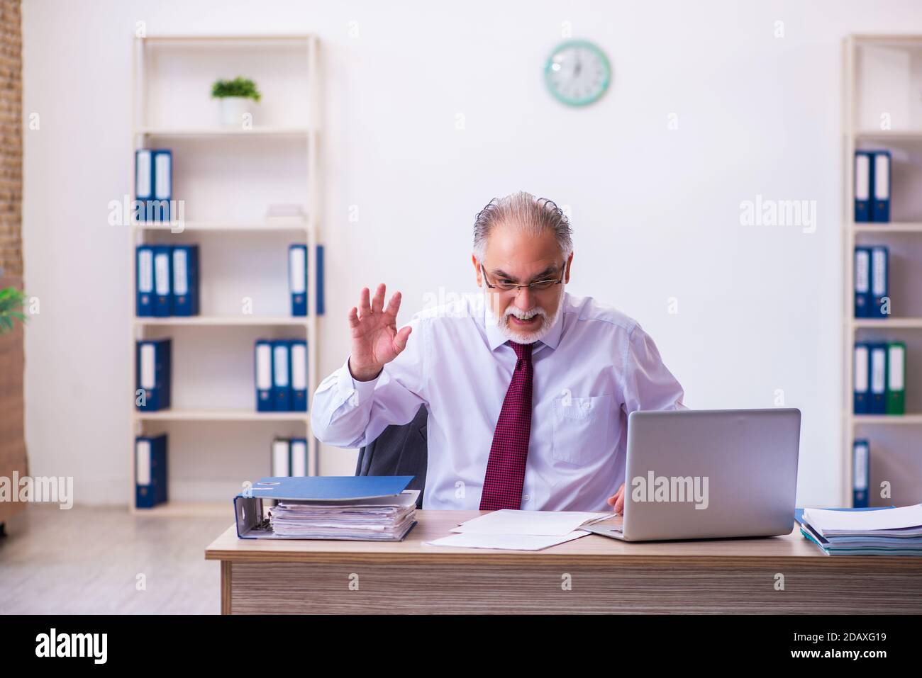 Old employee working in the office Stock Photo - Alamy