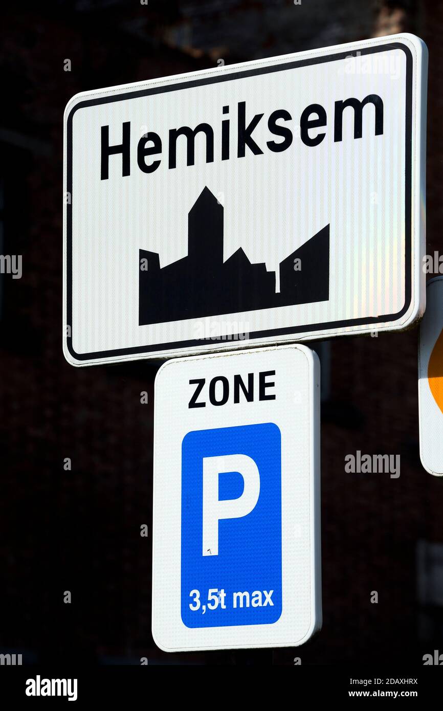Illustration shows the name of the Hemiksem municipality on a road sign ...