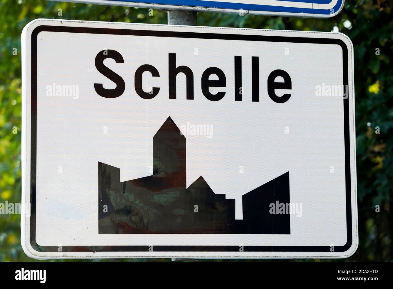 Illustration shows the name of the Schelle municipality on a road sign ...