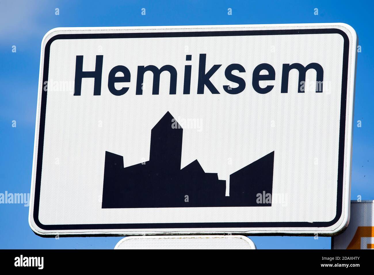 Illustration shows the name of the Hemiksem municipality on a road sign ...