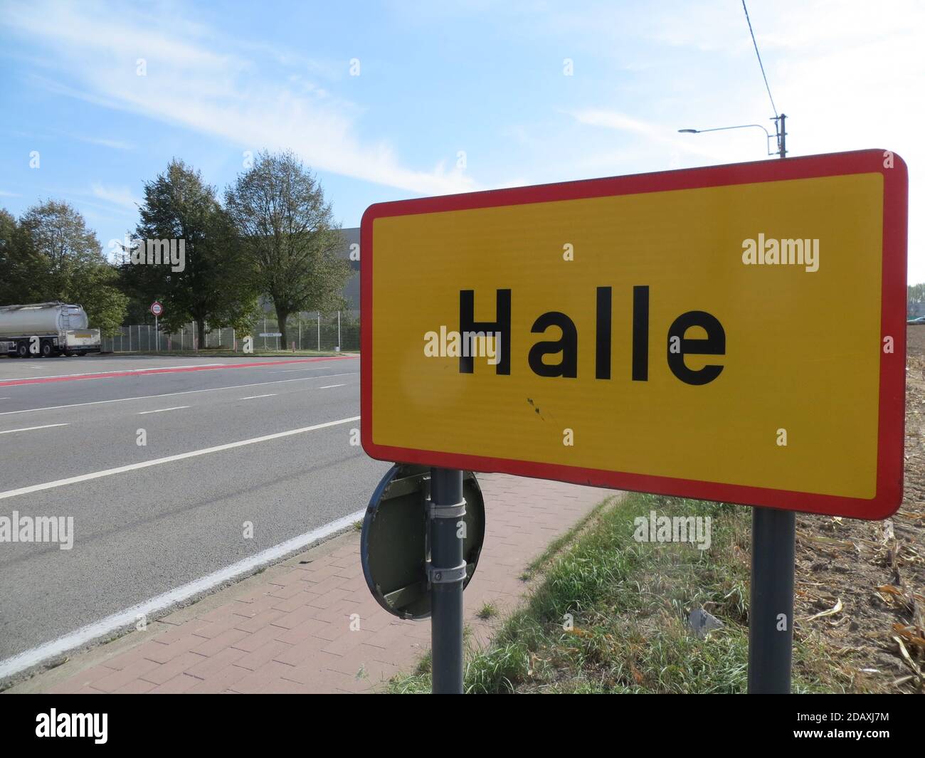 Illustration shows the name of the Halle municipality on a road sign ...