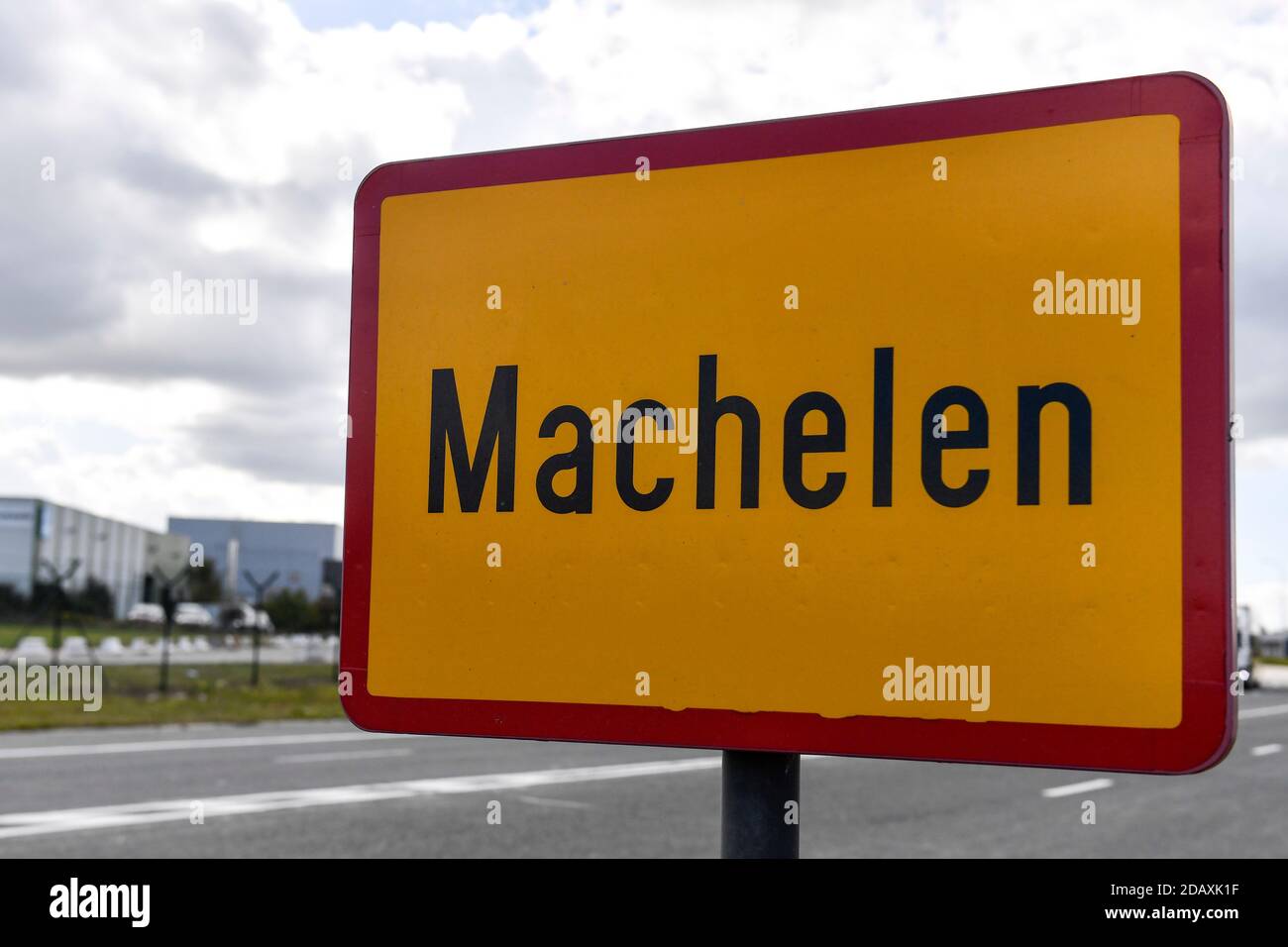 Illustration shows the name of the Machelen municipality on a road sign ...