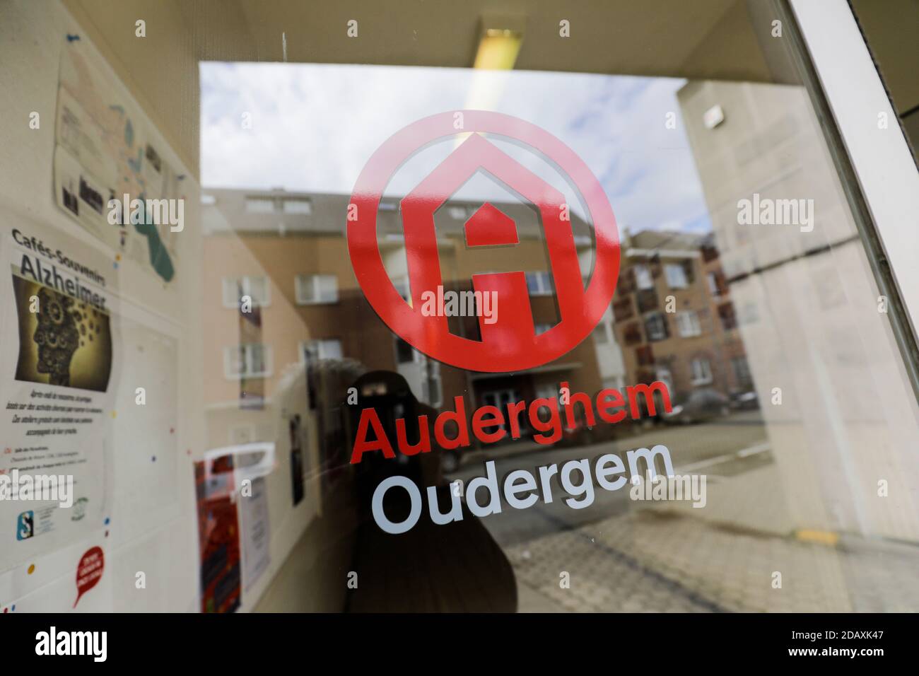 Illustration shows the city hall of the Auderghem - Oudergem ...