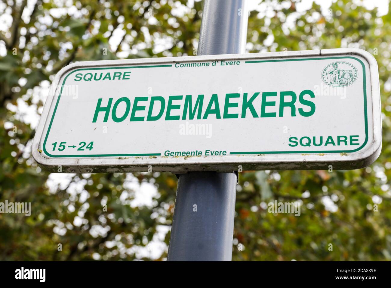 Illustration shows the name of the Evere municipality on a road sign ...