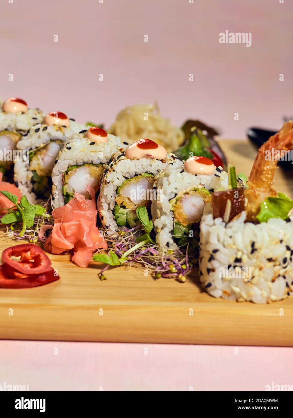 Shrimp tempura roll hi-res stock photography and images - Alamy