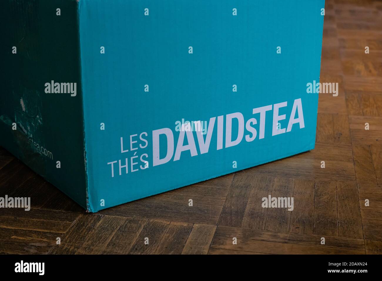 davids tea logo closeup on shipping box Stock Photo - Alamy
