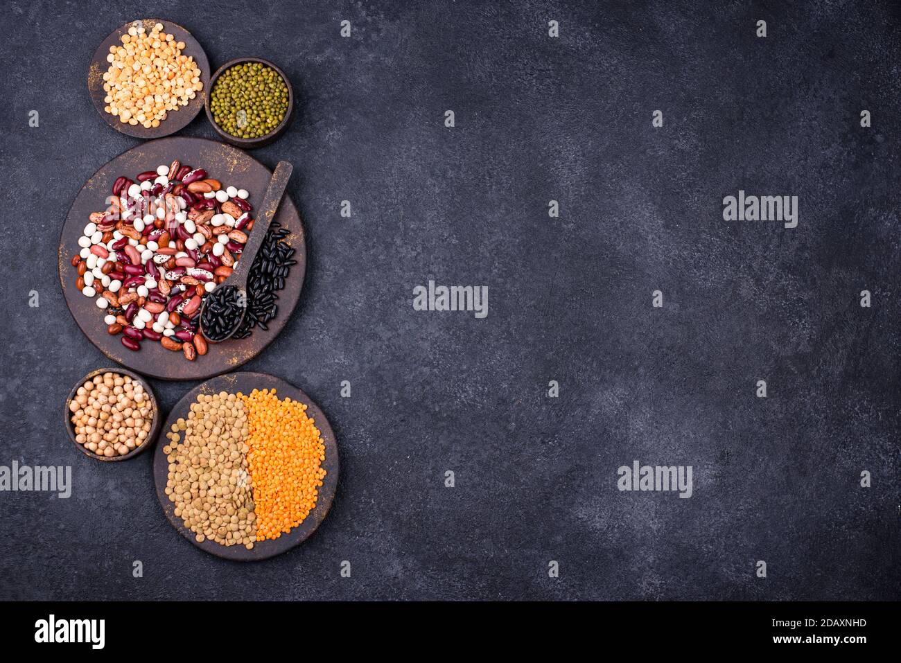 Various legumes. Lentils, beans, pea, chickpea Stock Photo - Alamy
