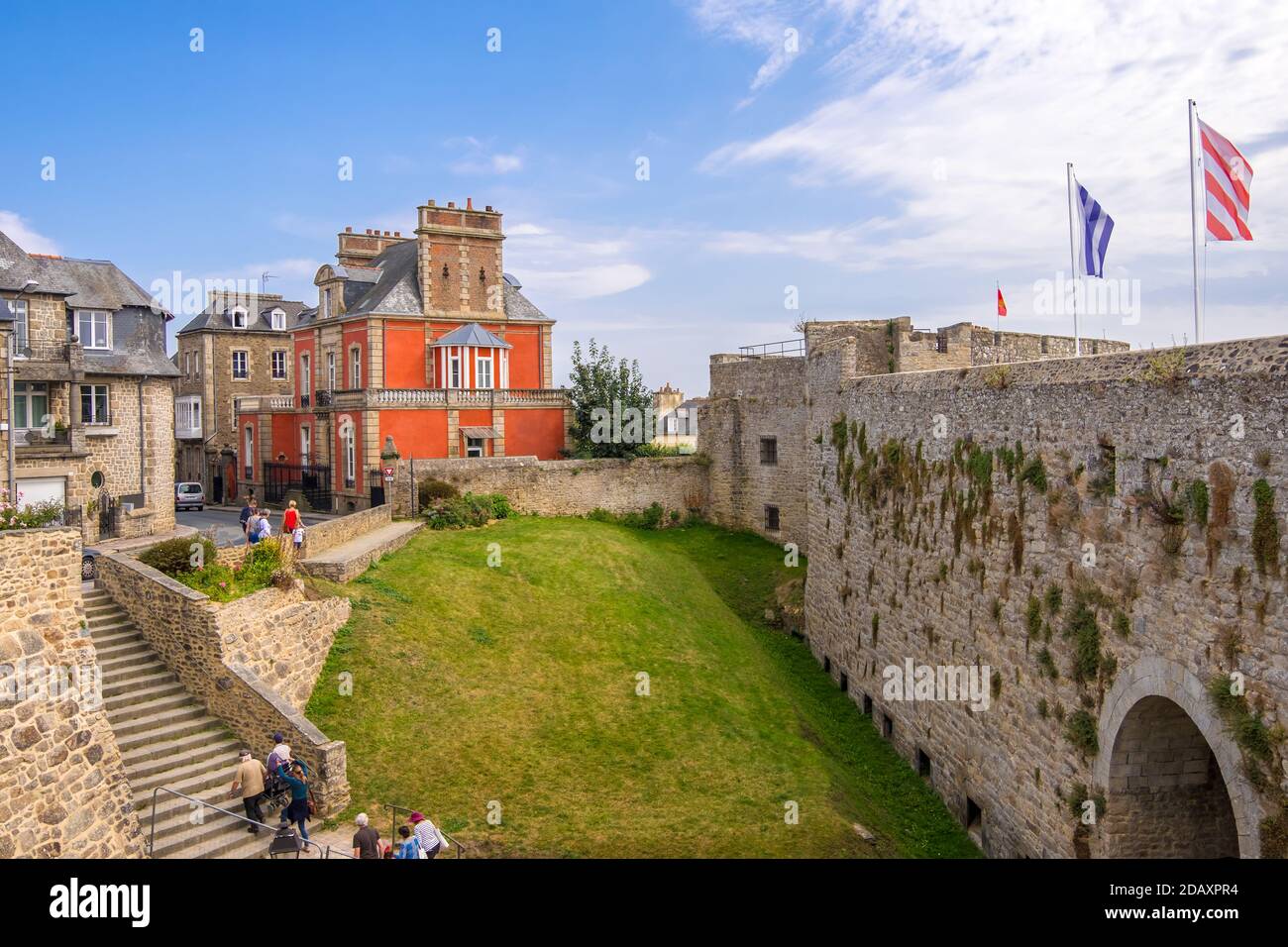 Dinan medieval bridge town hi-res stock photography and images - Alamy