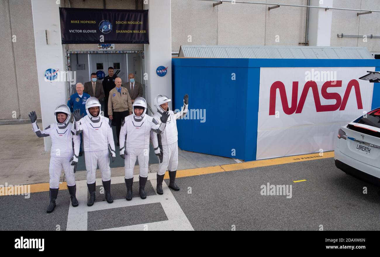 Spacex spacesuit hi-res stock photography and images - Alamy