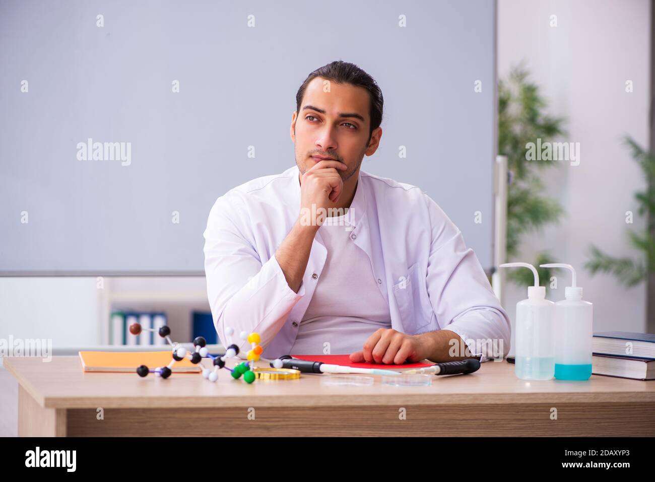 Young chemistry teacher in the classroom Stock Photo - Alamy