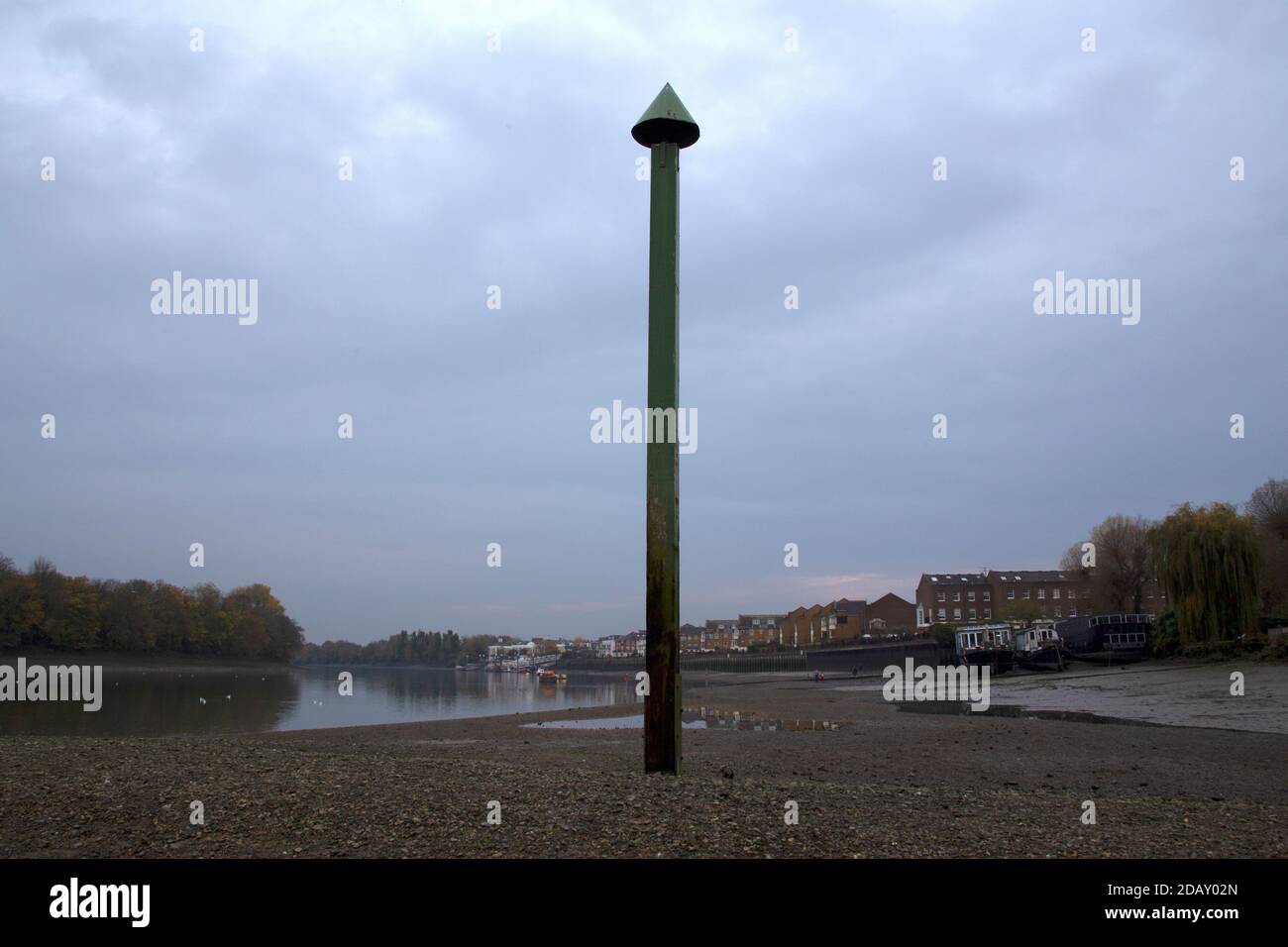 Very low tide at Chiswick Mall, allowing people to walk on the shore ...