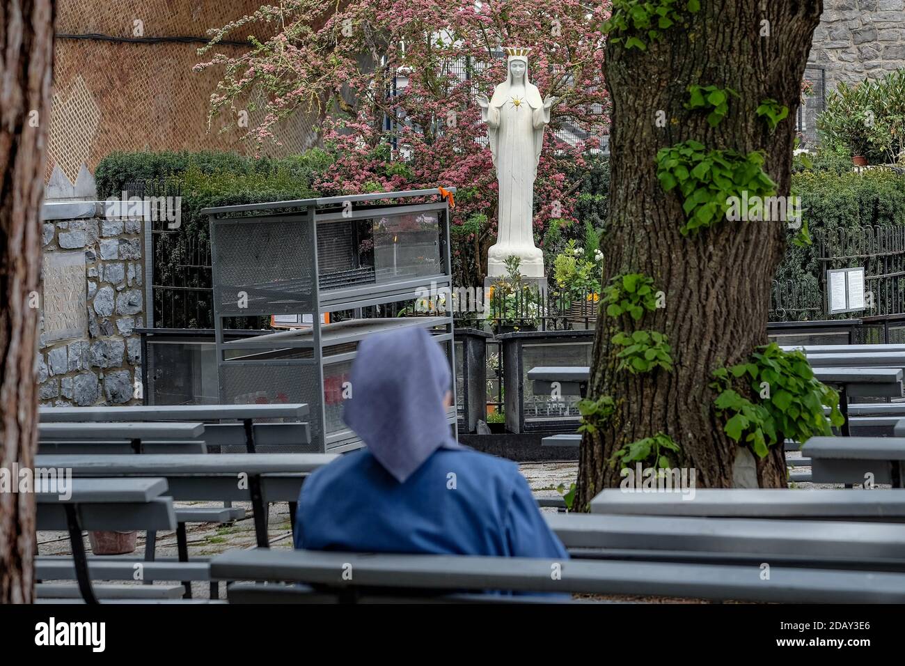 Illustration picture shows a nun in the Sanctuary of Beauraing - Site ...