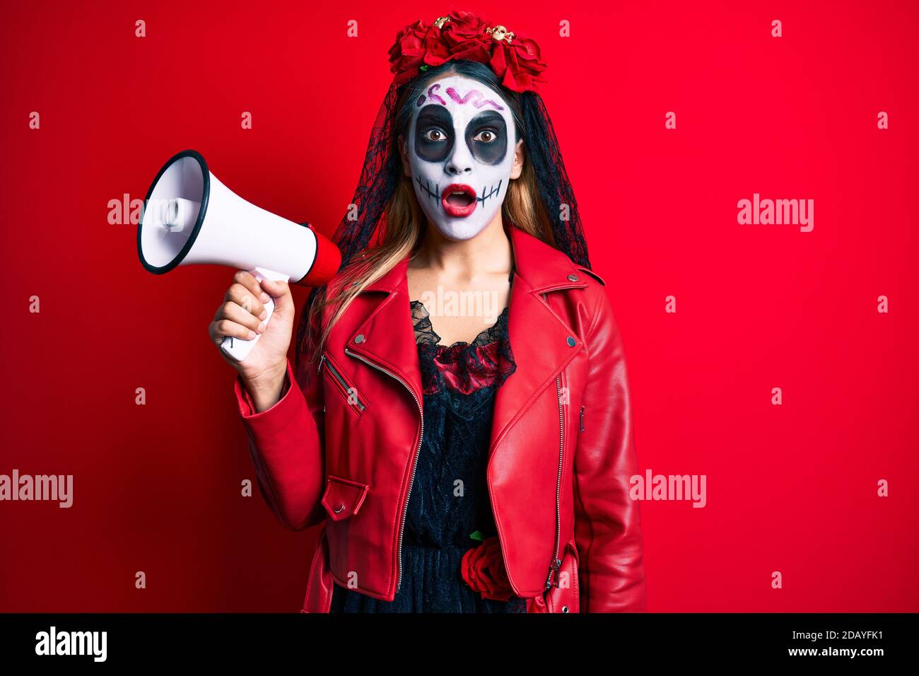 Afraid woman speaker hi-res stock photography and images - Alamy