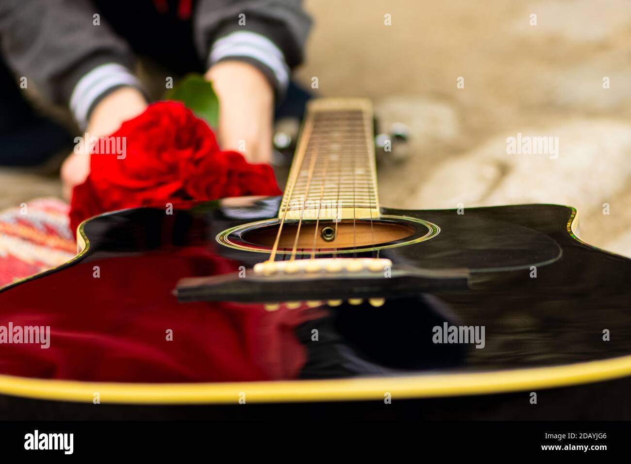 Red roses acoustic guitar hi-res stock photography and images - Alamy