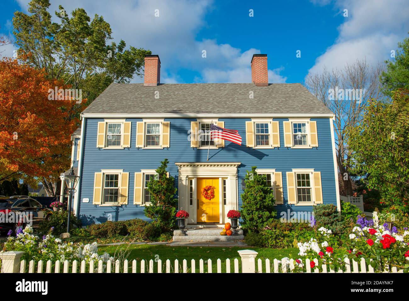 Historic colonial style building near New Castle town hall in New ...