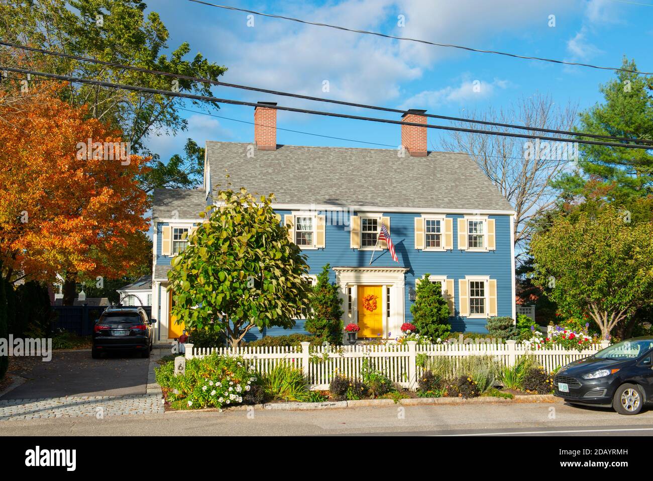 Historic colonial style building near New Castle town hall in New ...