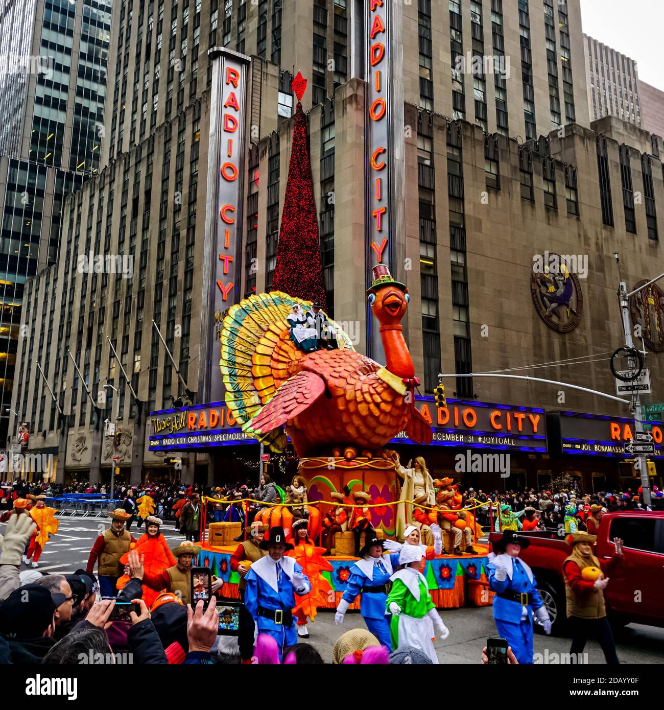 The annual Macy's Thanksgiving Day parade along Avenue of Americas with ...