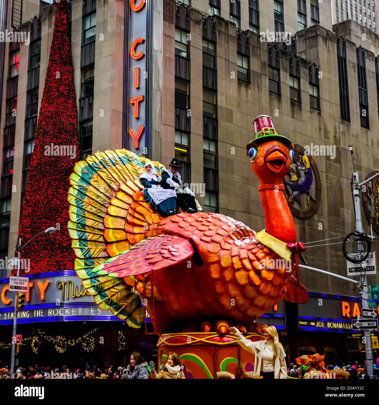 The annual Macy's Thanksgiving Day parade along Avenue of Americas with ...