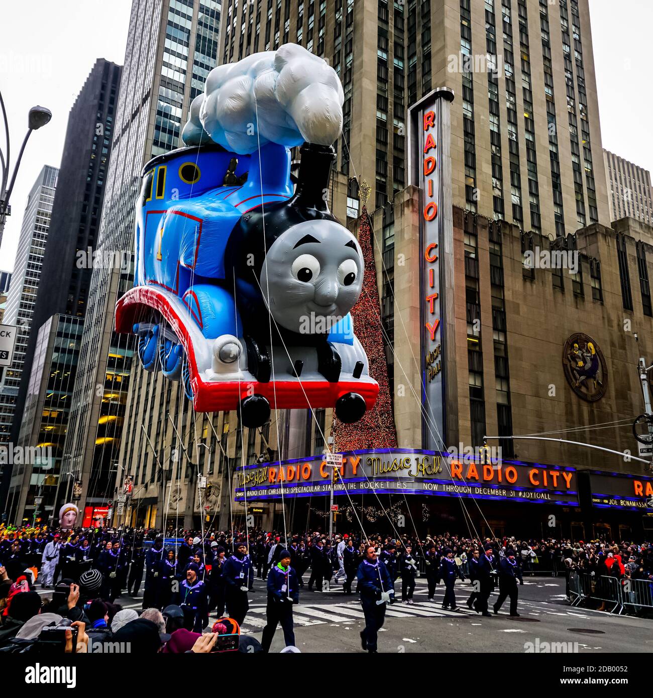 Thomas The Tank Engine floats in the air during Macy's Thanksgiving Day ...