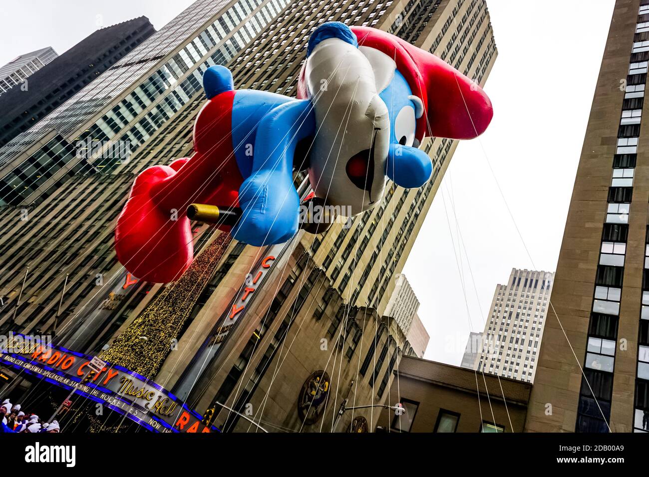 Papa smurf hi-res stock photography and images - Alamy