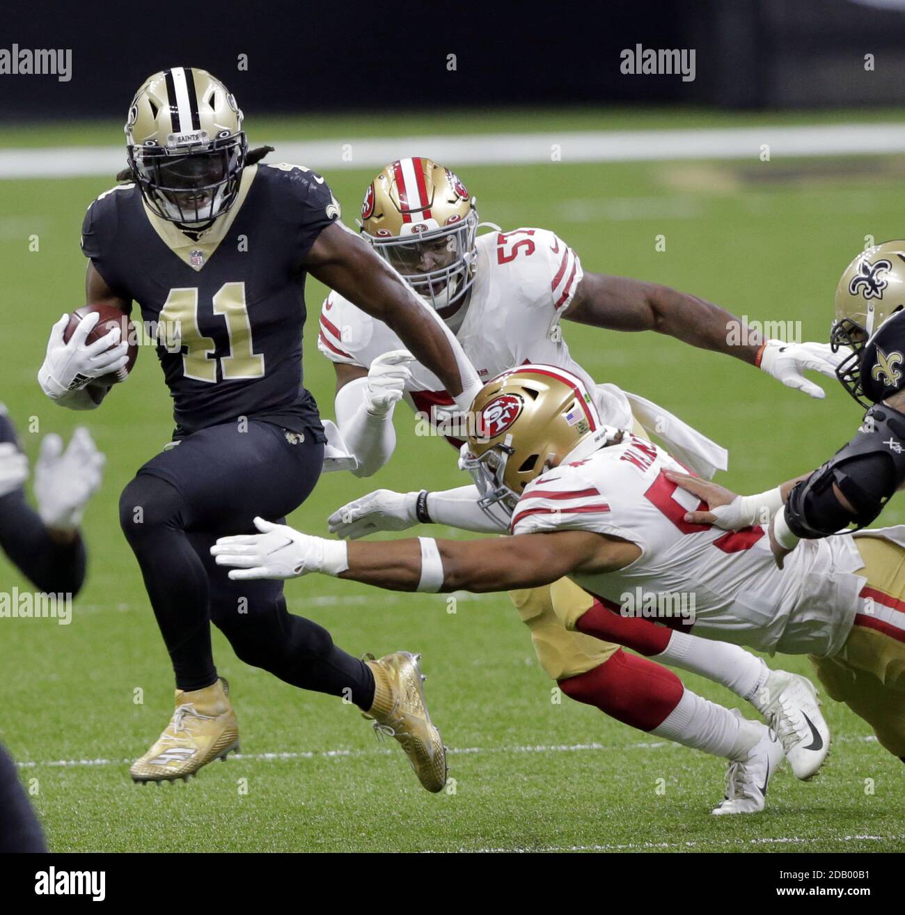 Linebackers hi-res stock photography and images - Alamy