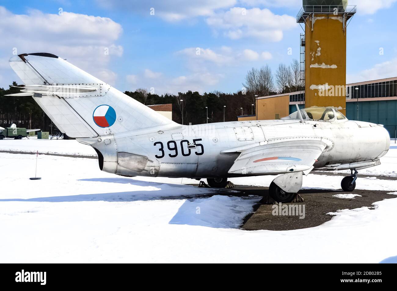 Aero s 102 hi-res stock photography and images - Alamy