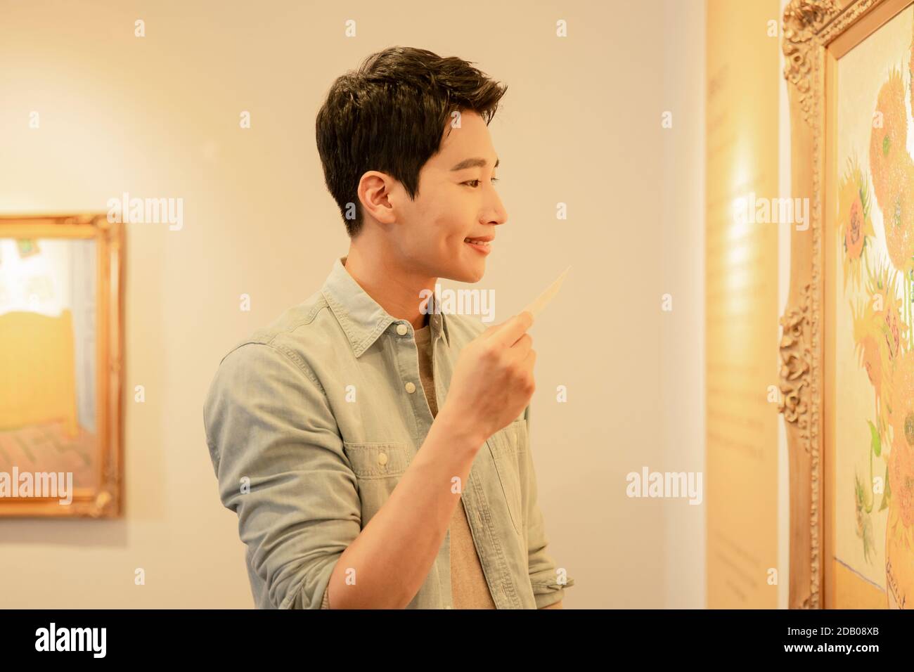 People with guide at exhibition in art gallery 047 Stock Photo - Alamy