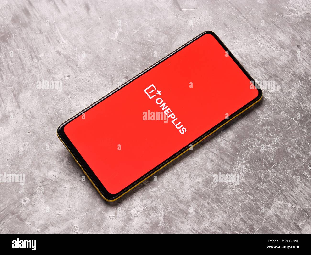 Oneplus android phone hi-res stock photography and images - Alamy