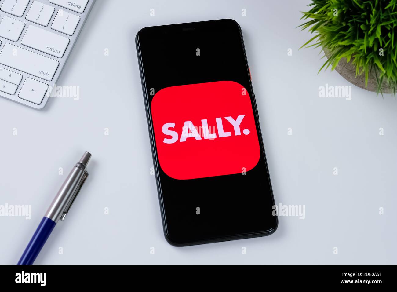 SALLY BEAUTY app logo on a smartphone screen Stock Photo - Alamy