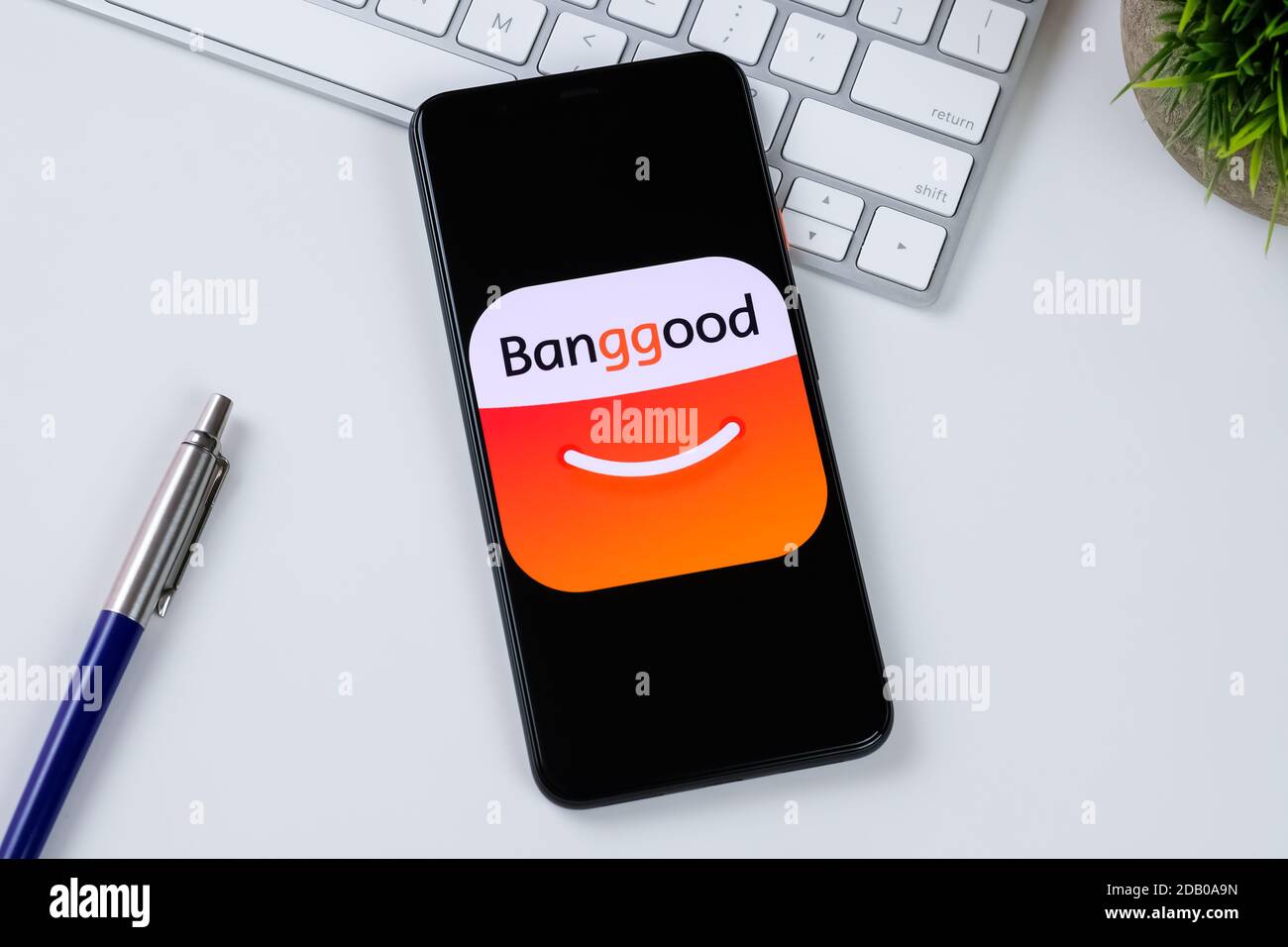 Banggood app logo on a smartphone screen Stock Photo - Alamy