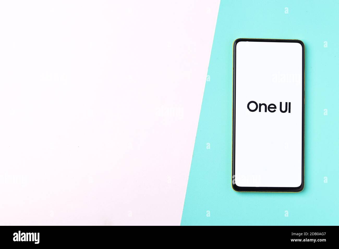 Assam, india - November 15, 2020 : One UI logo on phone screen stock ...