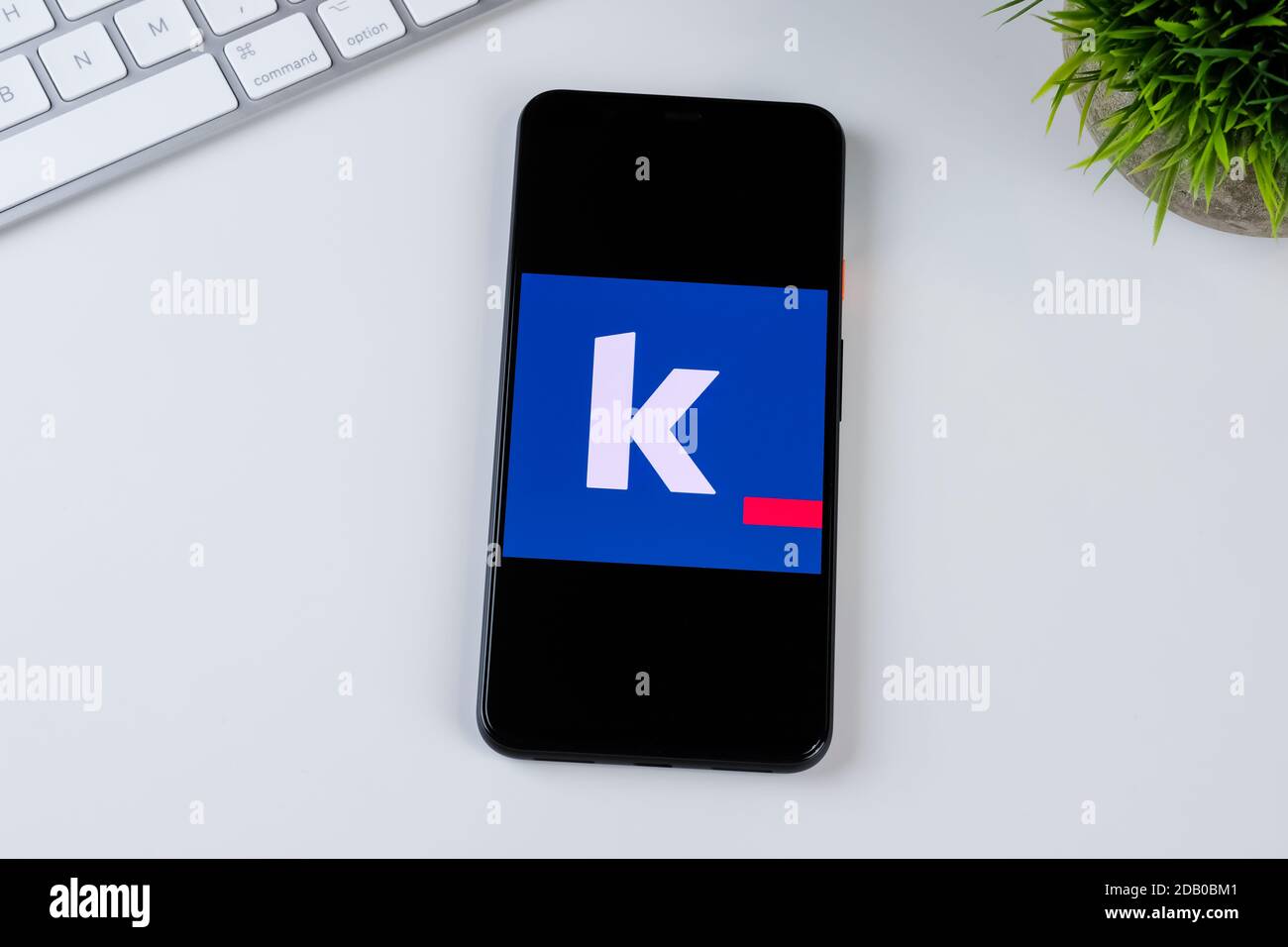 Kapten app logo on a smartphone screen Stock Photo - Alamy