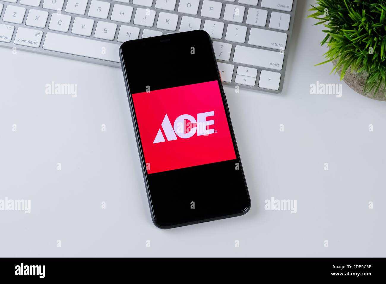 Ace Hardware app logo on a smartphone screen Stock Photo - Alamy
