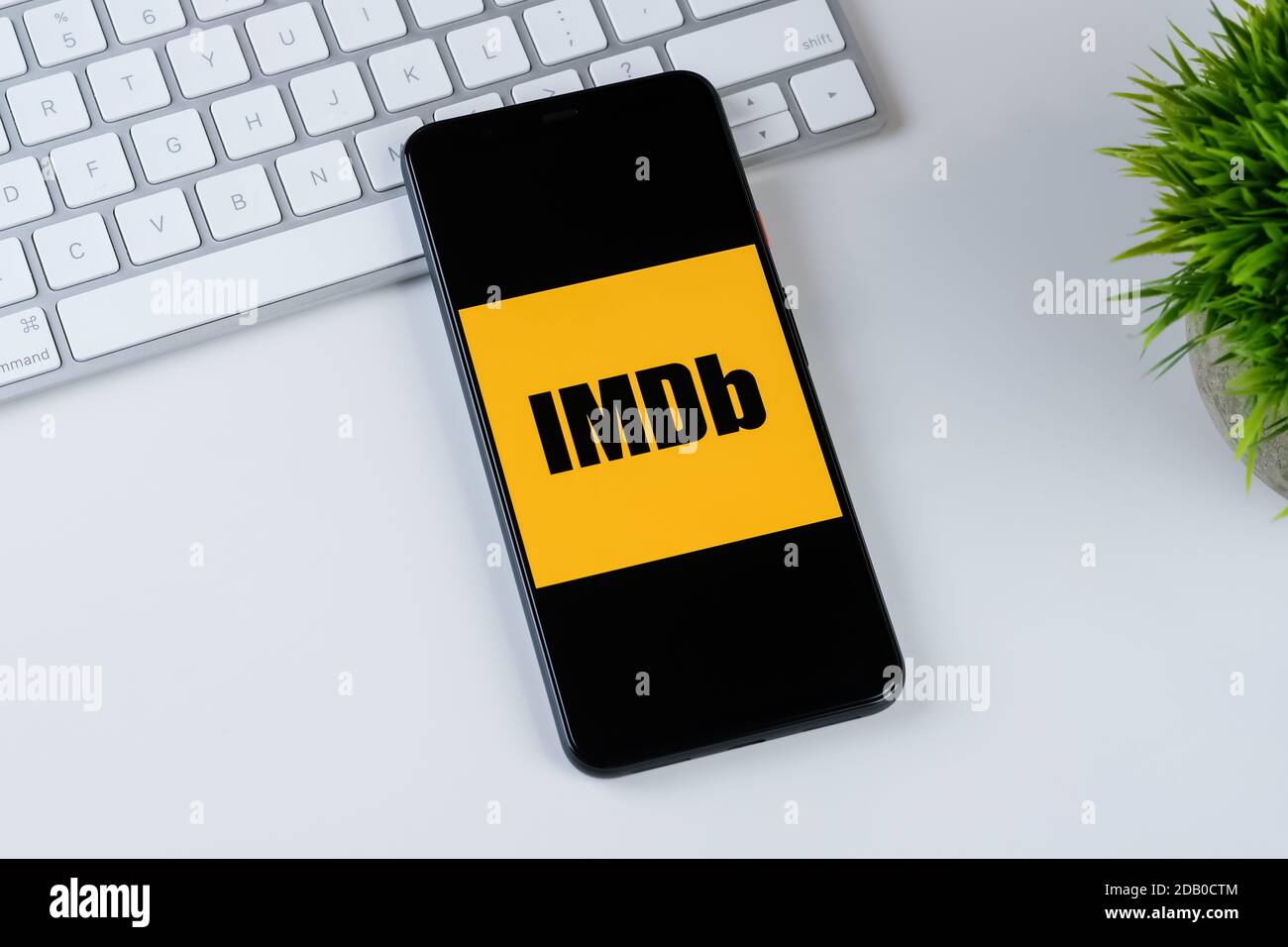 Imdb logo hi-res stock photography and images - Alamy
