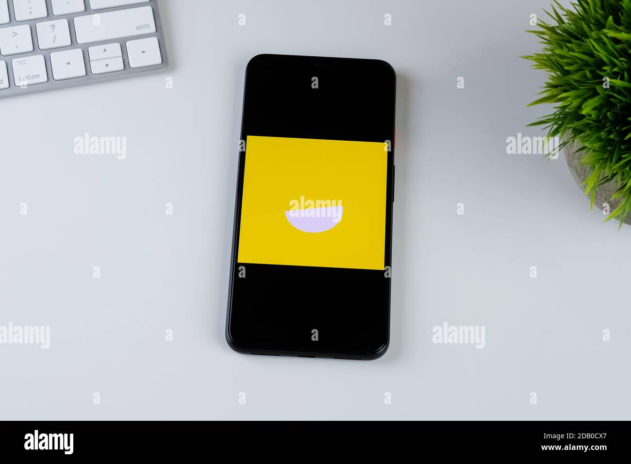 Yubo app logo on a smartphone screen Stock Photo - Alamy