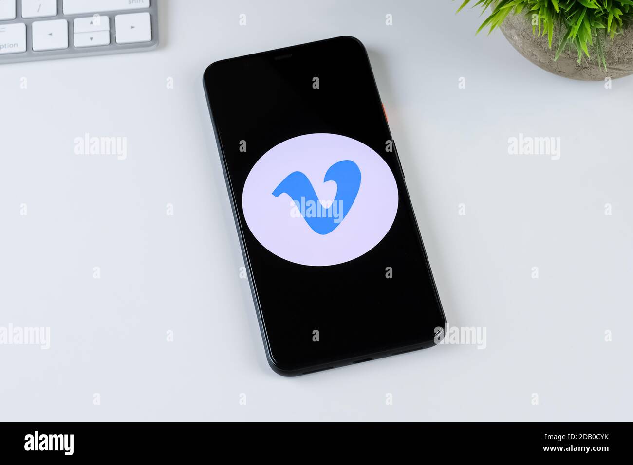 Vimeo app logo on hi-res stock photography and images - Alamy