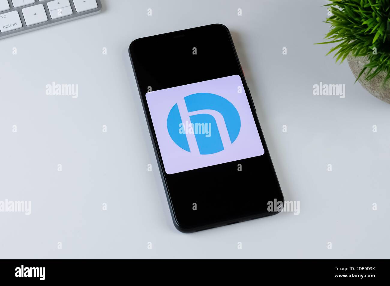 healow app logo on a smartphone screen Stock Photo - Alamy