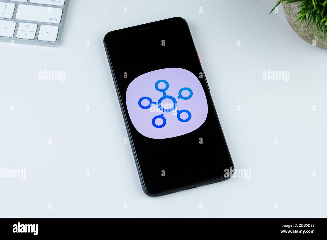SmartThings app logo on a smartphone screen Stock Photo - Alamy