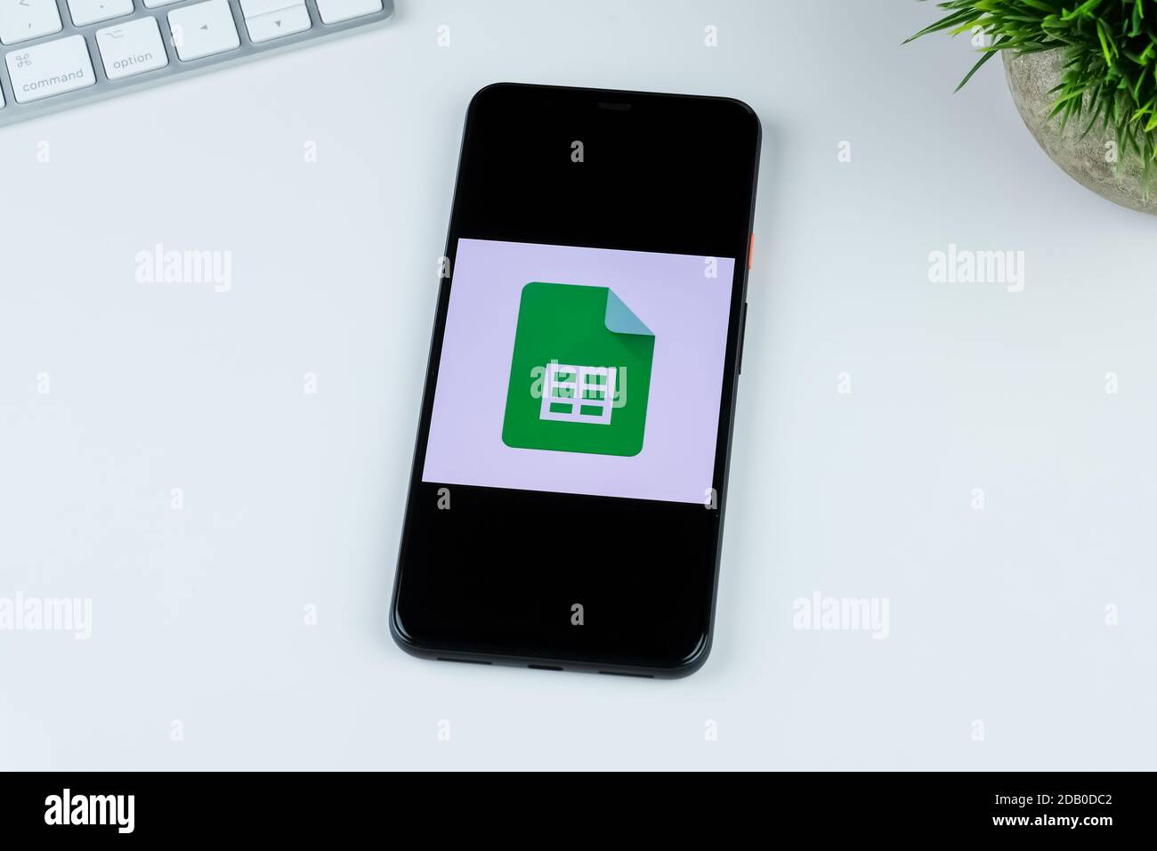 Google sheets logo hi-res stock photography and images - Alamy