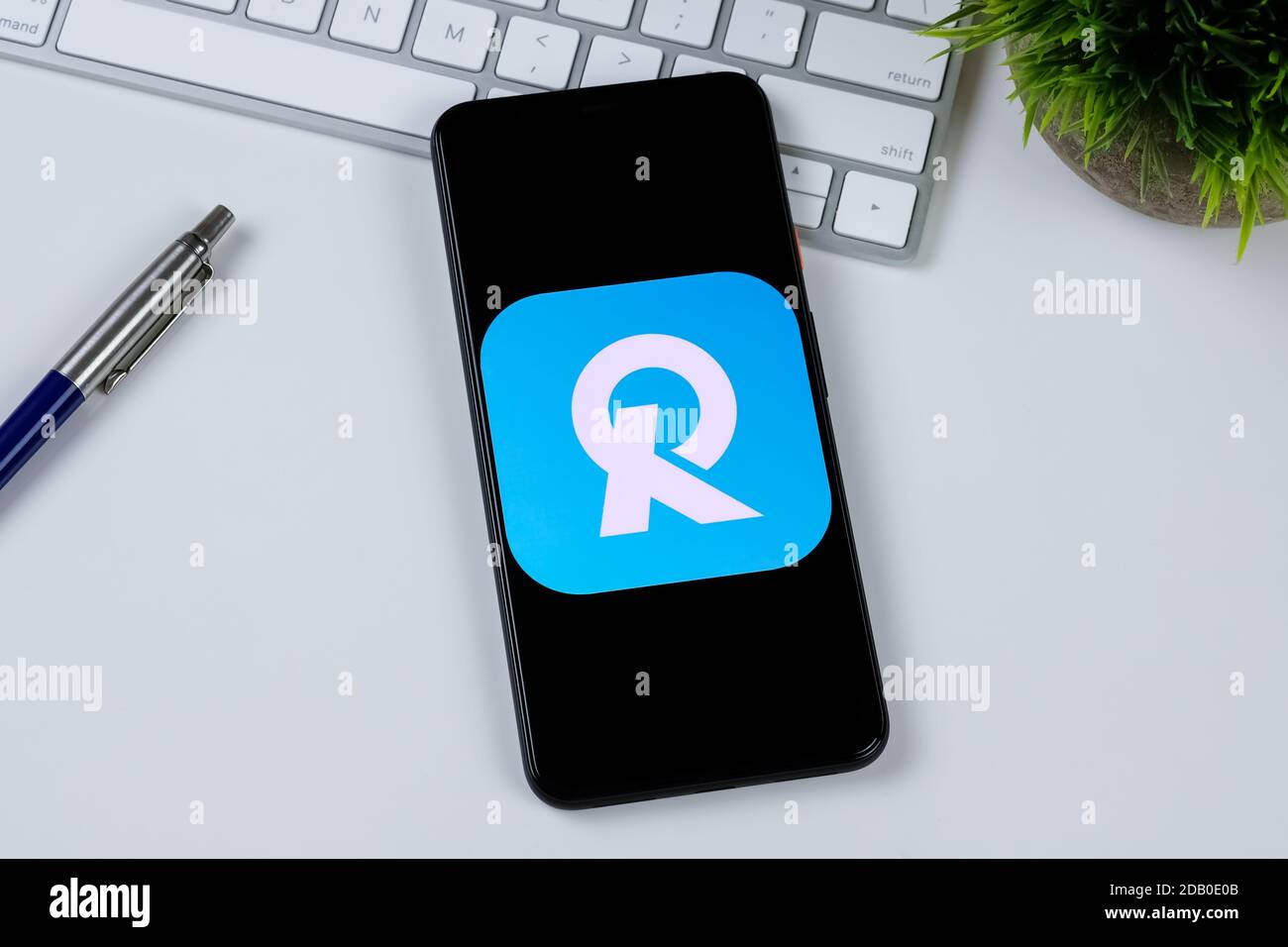 Rondevo app logo on a smartphone screen Stock Photo - Alamy