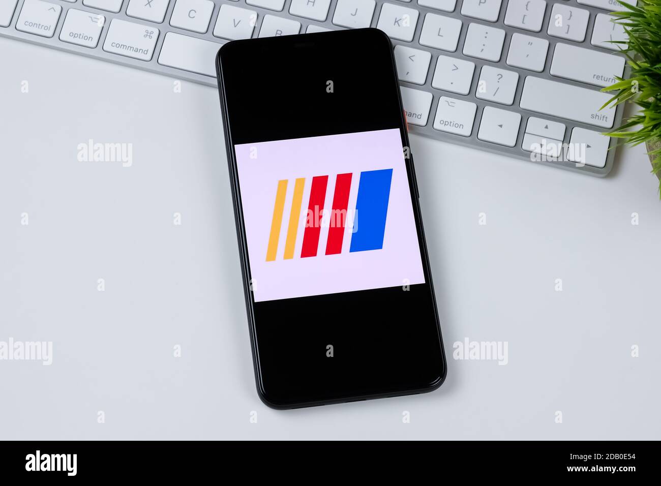NASCAR MOBILE app logo on a smartphone screen Stock Photo - Alamy