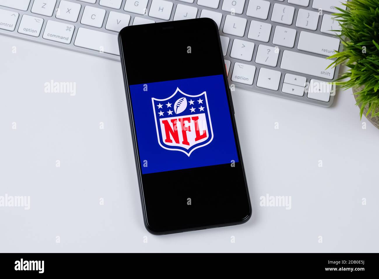 NFL app logo on a smartphone screen Stock Photo - Alamy